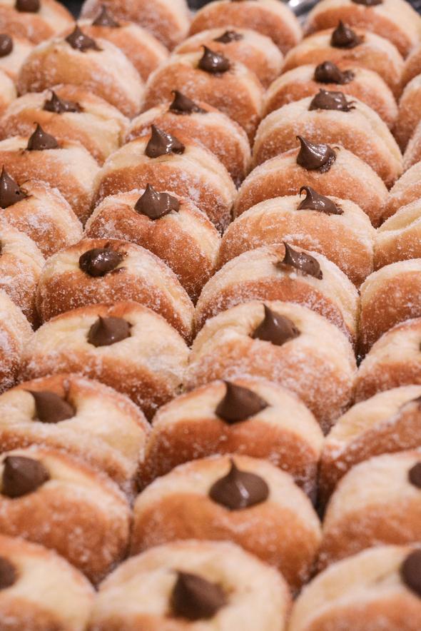 Donuts – Puffs And Peaks